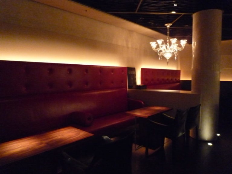 六本木ヒルズのバー「B bar Roppongi」バカラの高級グラスでお酒が楽しめる大人のバー | ラグジュアリーライフ