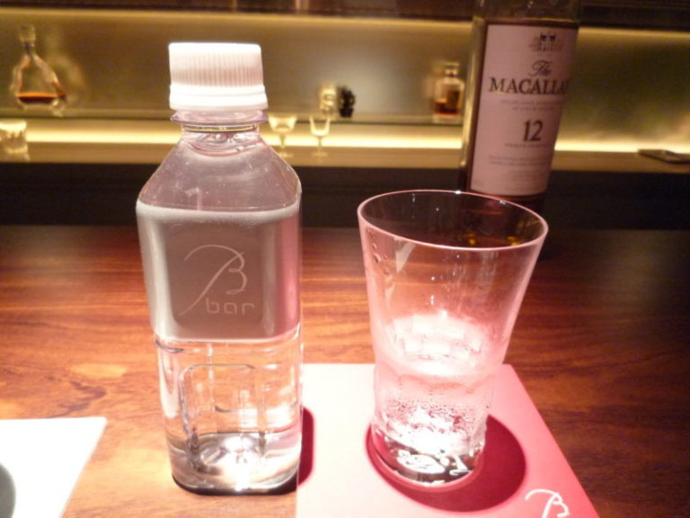 六本木ヒルズのバー「B bar Roppongi」バカラの高級グラスでお酒が楽しめる大人のバー | ラグジュアリーライフ